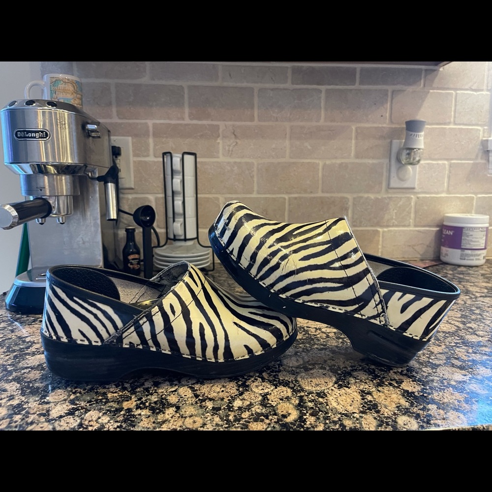 Zebra Print Dansko Clogs 39 - Gem